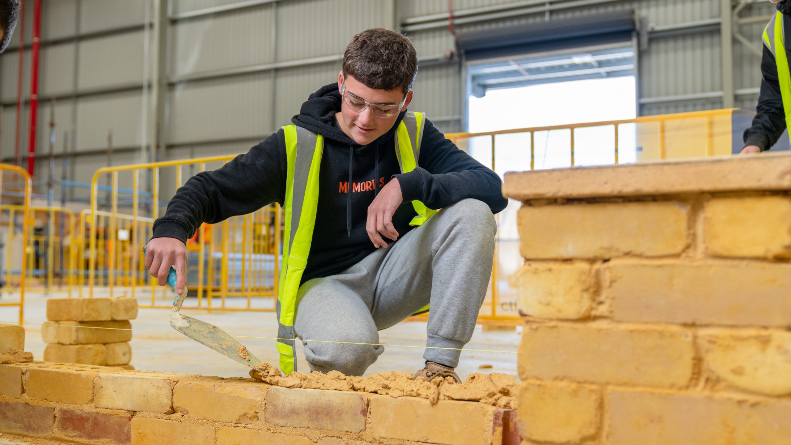 Bricklaying vs Blocklaying – What to Choose for Your Build - Employment ...